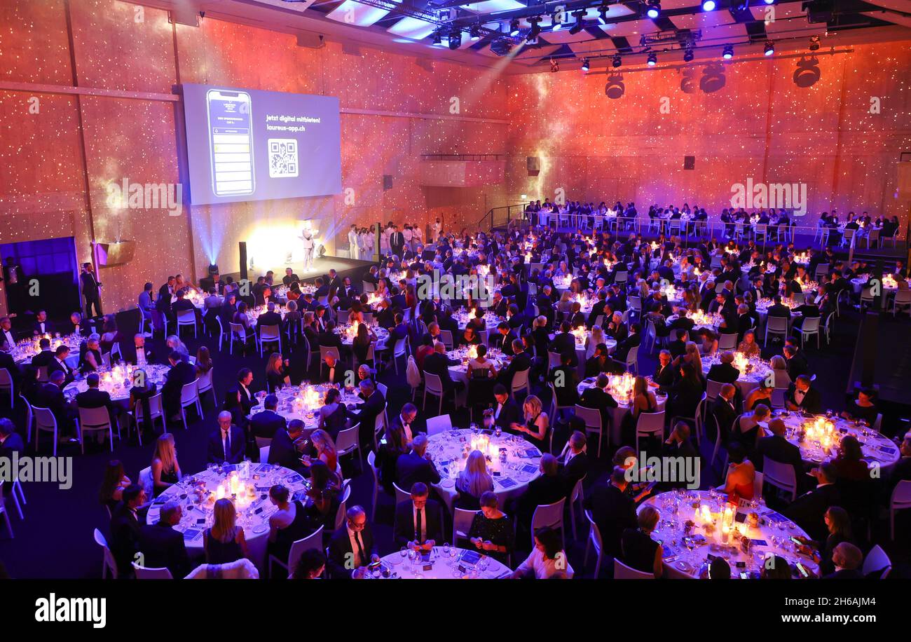Gala auction hi-res stock photography and images - Alamy