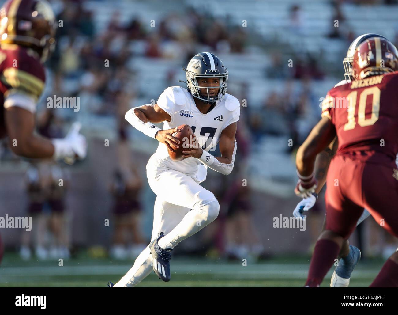 Quarterback option hi-res stock photography and images - Alamy