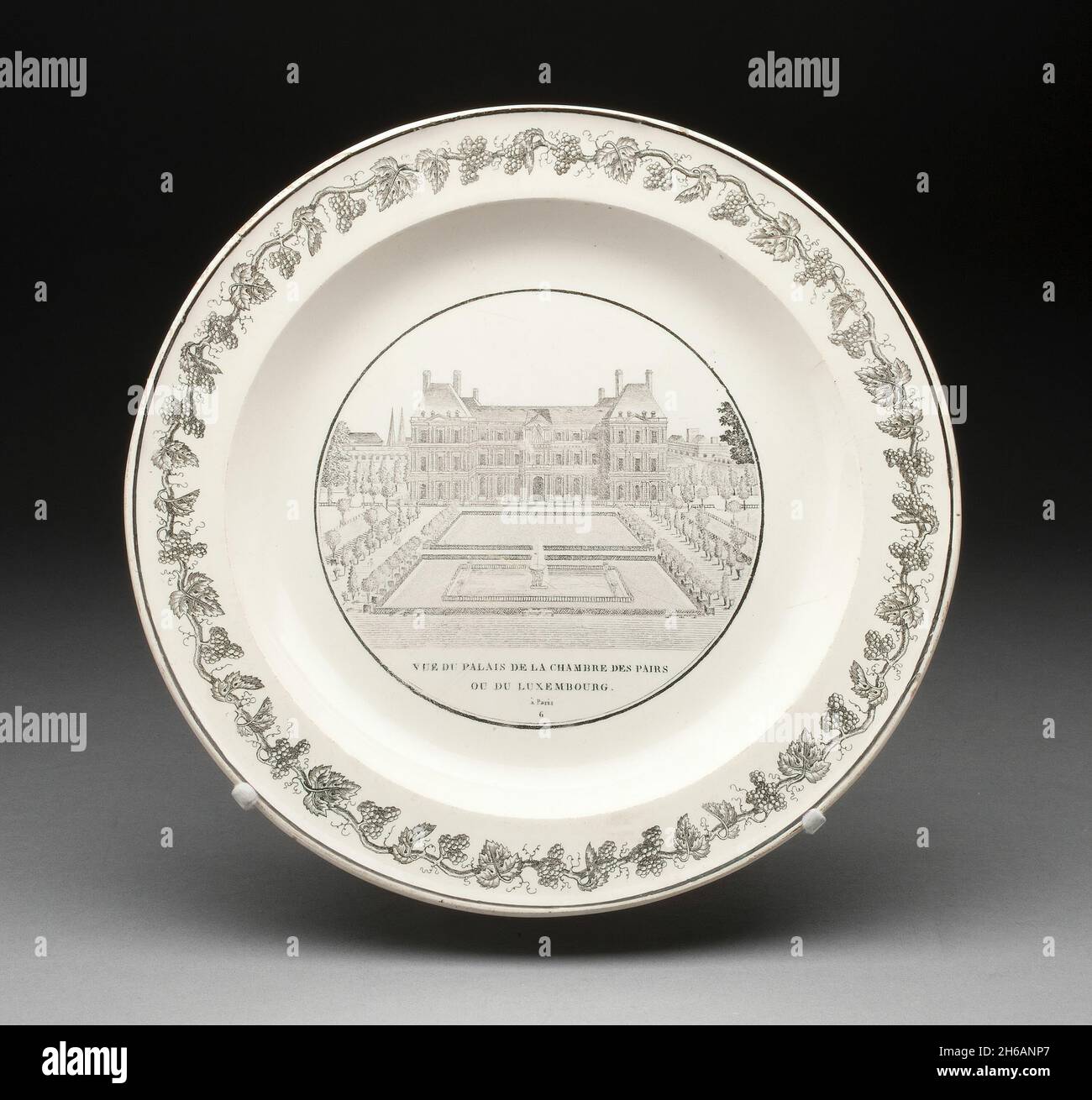 Creil pottery hi-res stock photography and images - Alamy