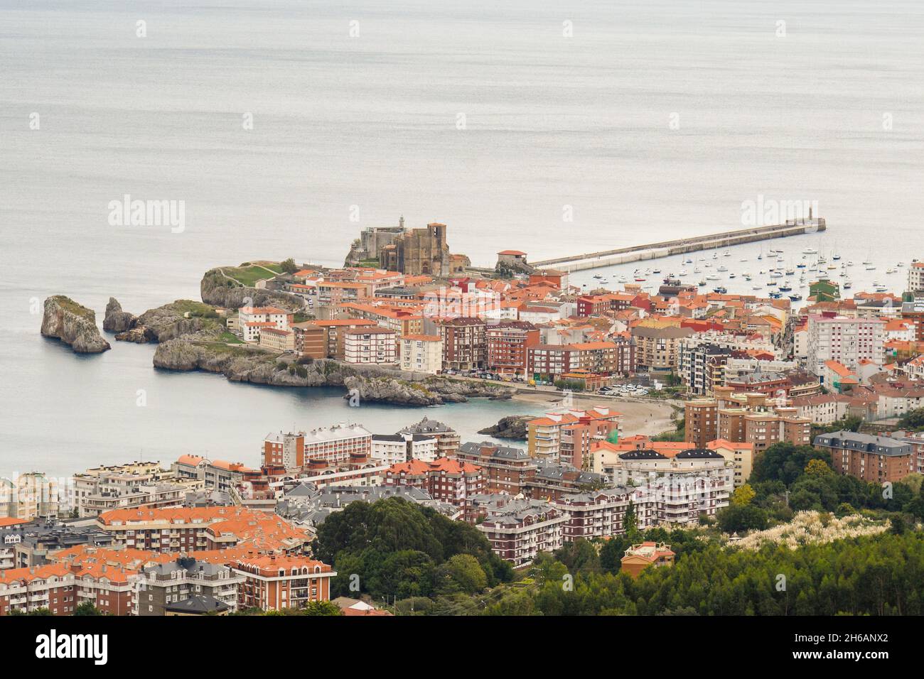 Castro urdiales beach hi-res stock photography and images - Alamy