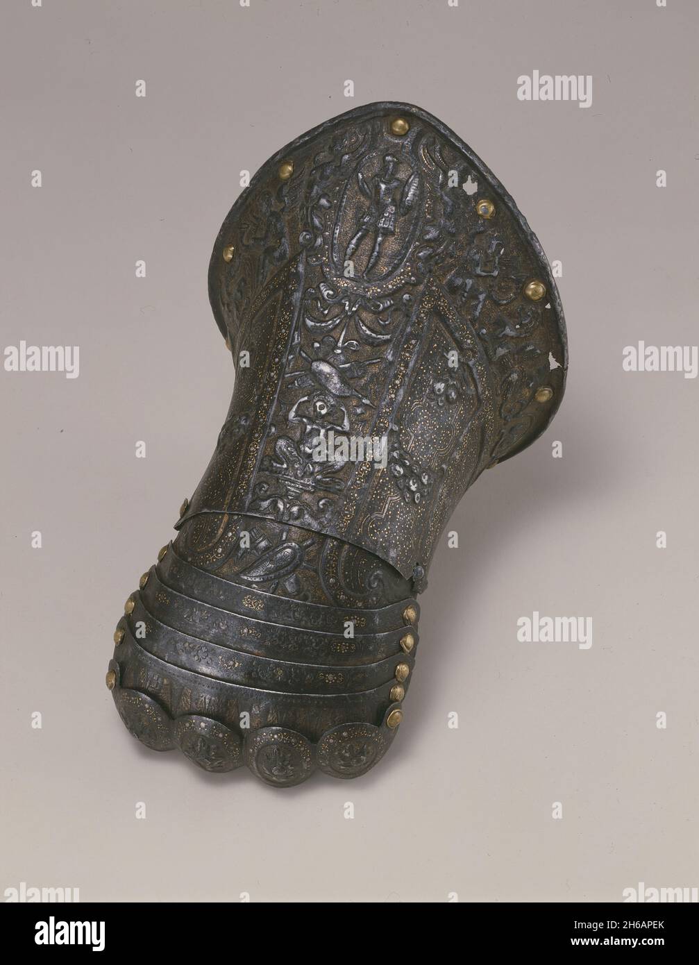 Suit armour gauntlet hand hi-res stock photography and images - Alamy