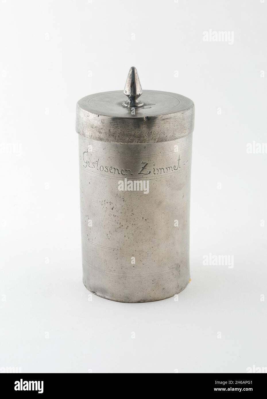 Cinnamon canister hi-res stock photography and images - Alamy