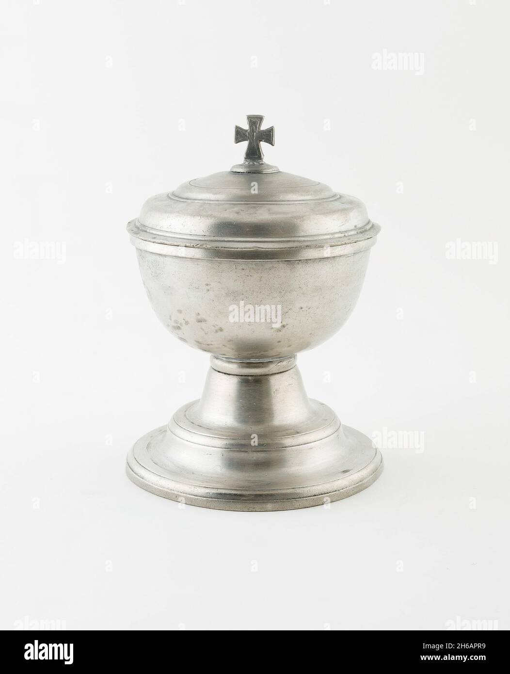 Ciborium and chalice hi-res stock photography and images - Alamy