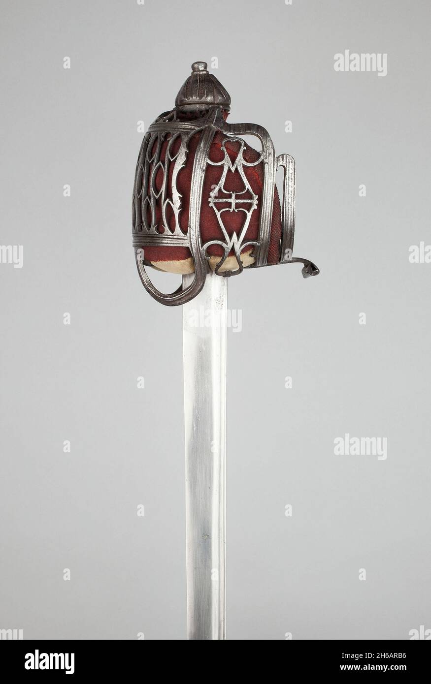 Basket hilt broadsword hi-res stock photography and images - Alamy