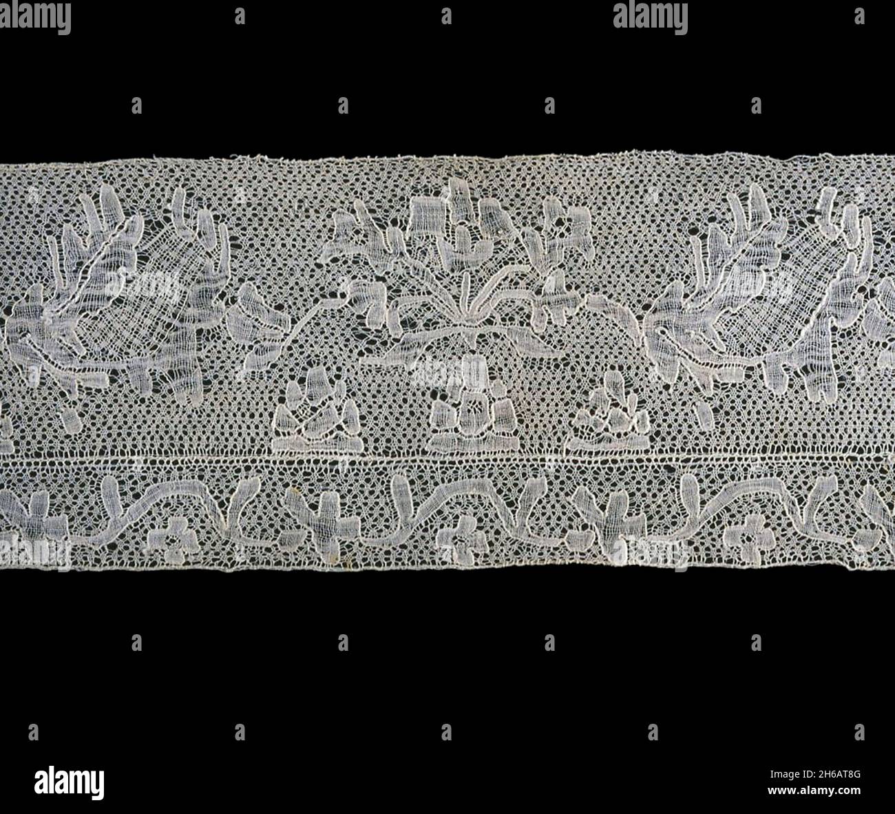 Flemish linen bobbin lace hi-res stock photography and images - Alamy