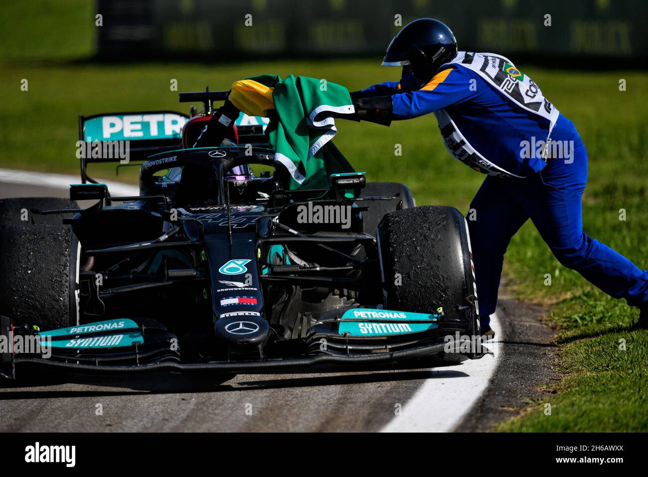 Lewis hamilton brazilian flag 2021 hi-res stock photography and images ...