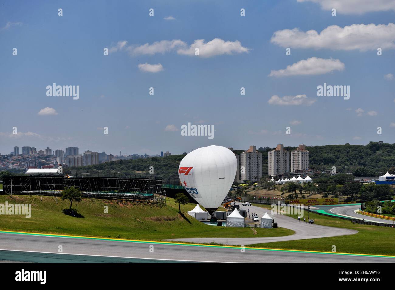 Circuit atmosphere - An F1 hot air balloon. Brazilian Grand Prix ...