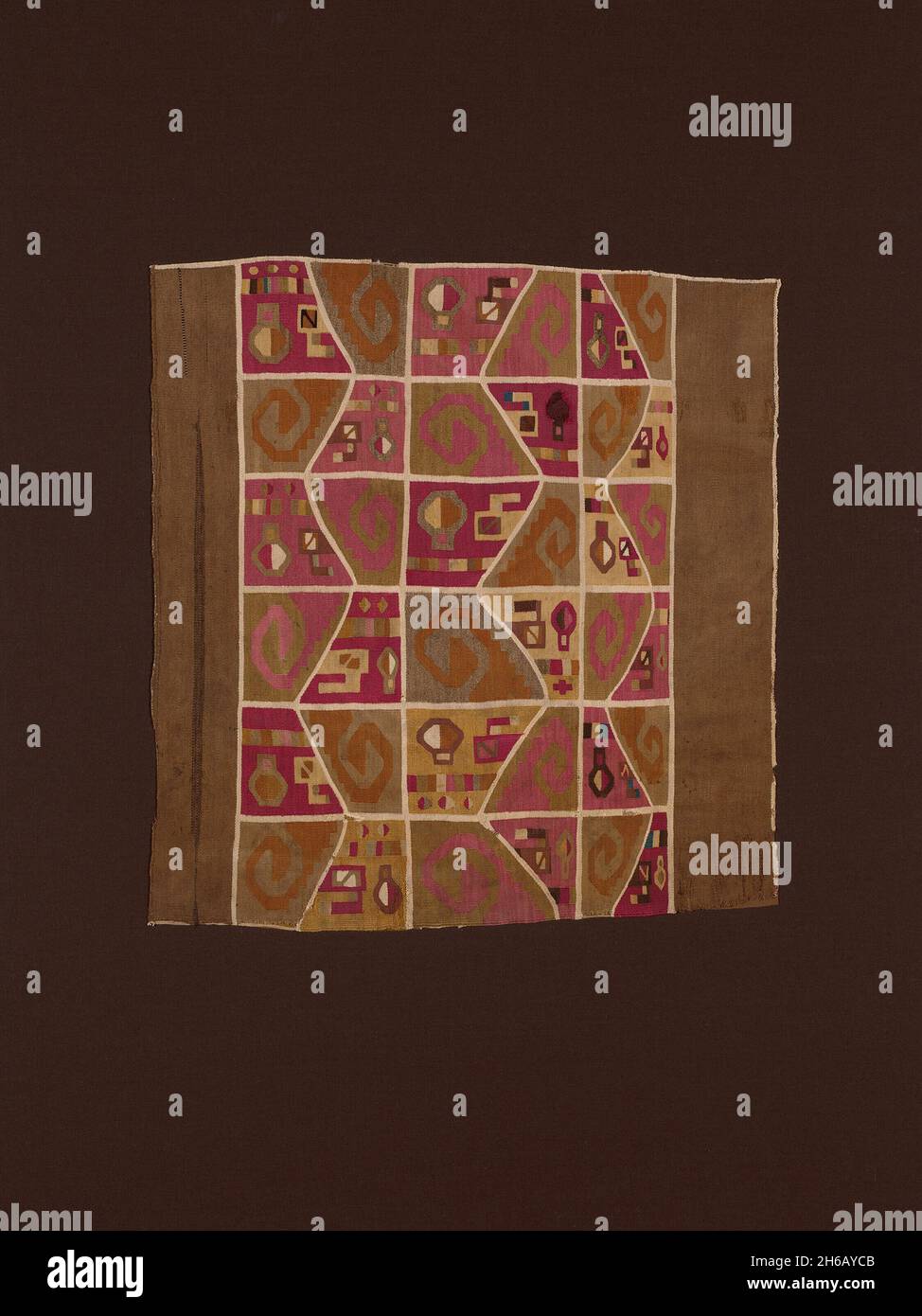 Wari textiles hi-res stock photography and images - Alamy