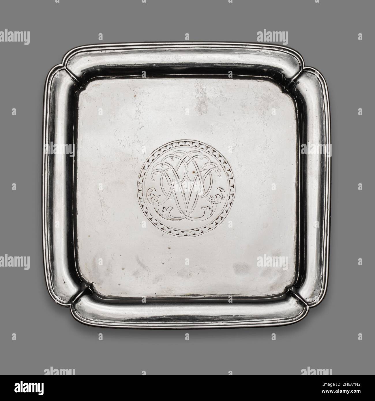 Silver gallery tray hi-res stock photography and images - Alamy
