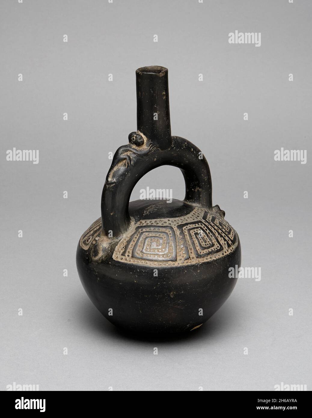 Cream earthenware pottery d hi-res stock photography and images - Alamy