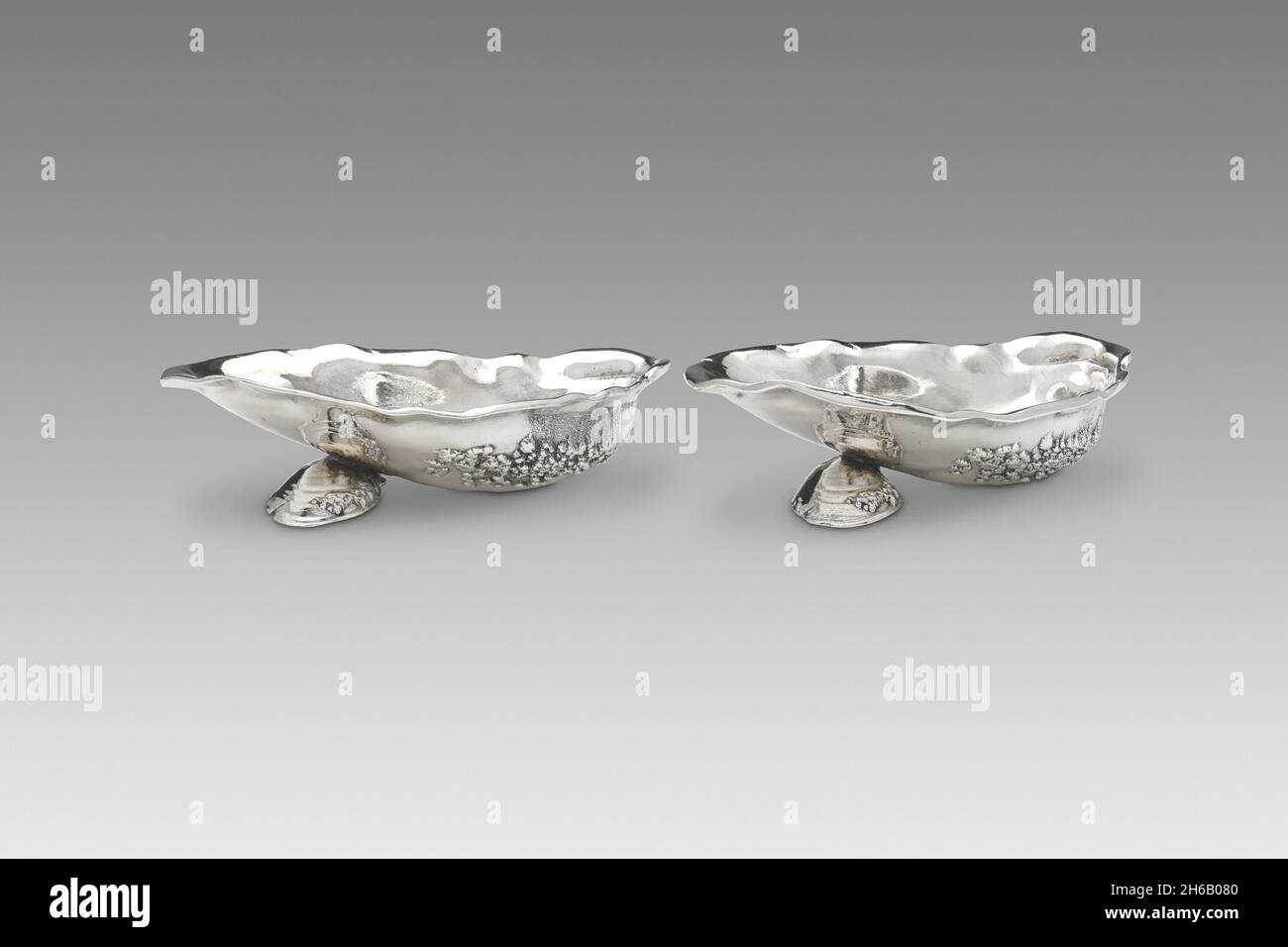 Shell shaped metal hi-res stock photography and images - Alamy