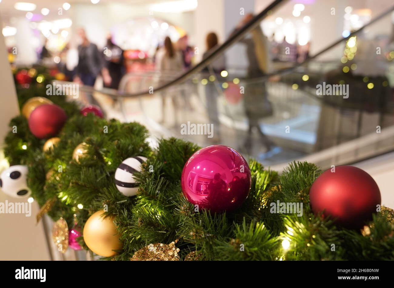 Hamburg, Germany. 11th Nov, 2021. Customers go shopping at the luxury ...