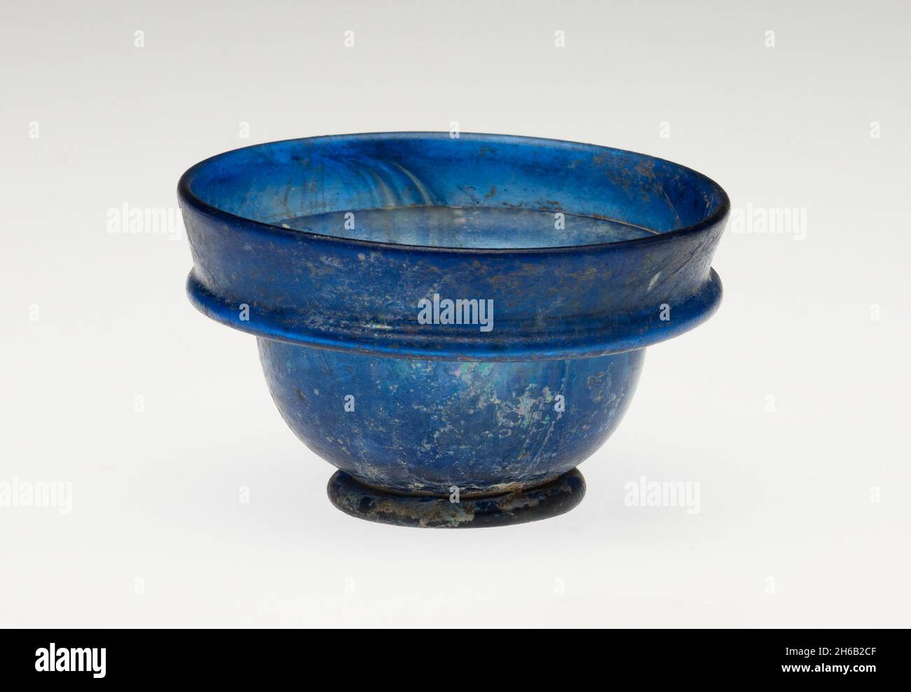 Ancient roman drinking cup hi-res stock photography and images - Alamy