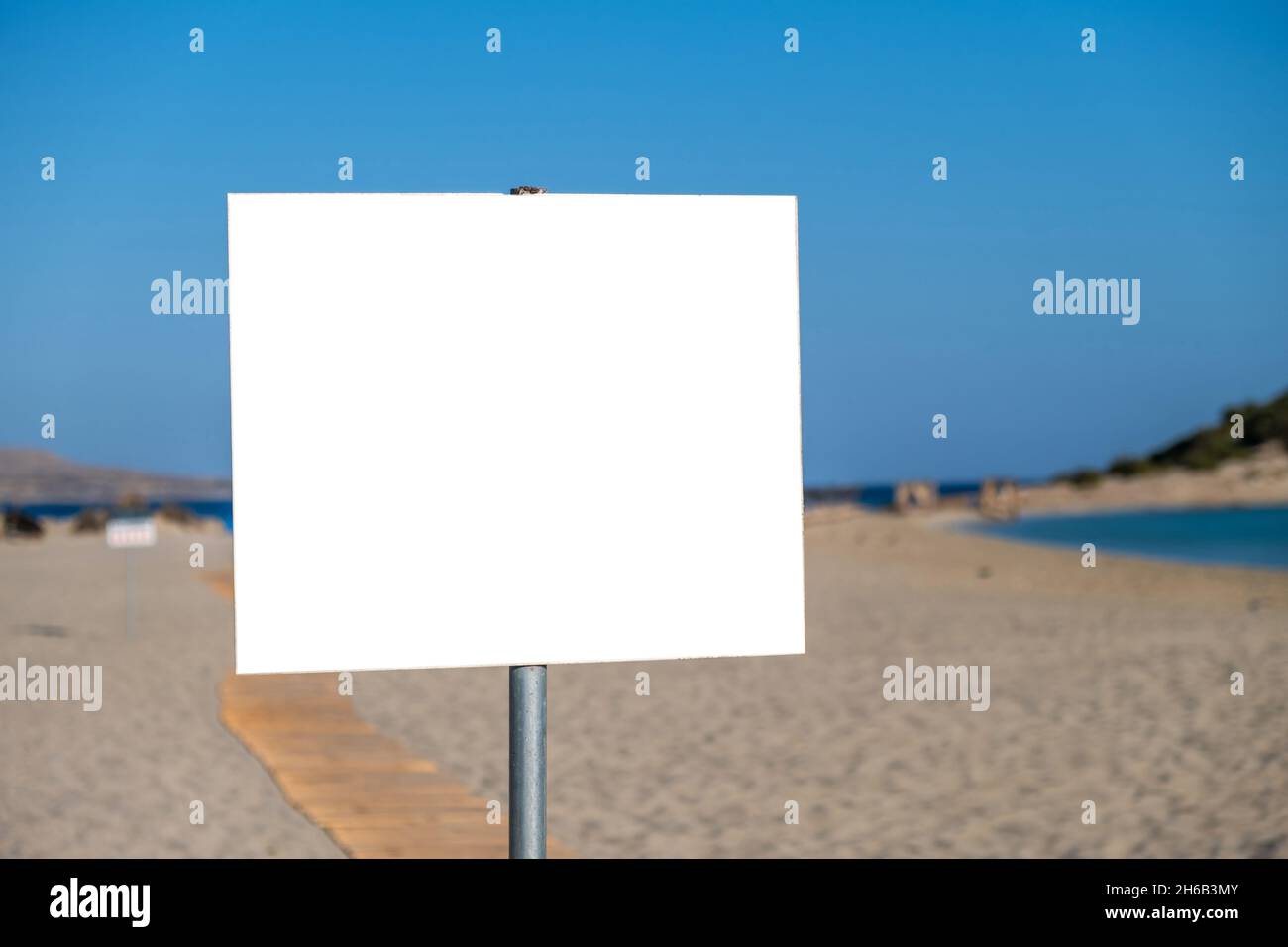 Blank white signage hi-res stock photography and images - Alamy