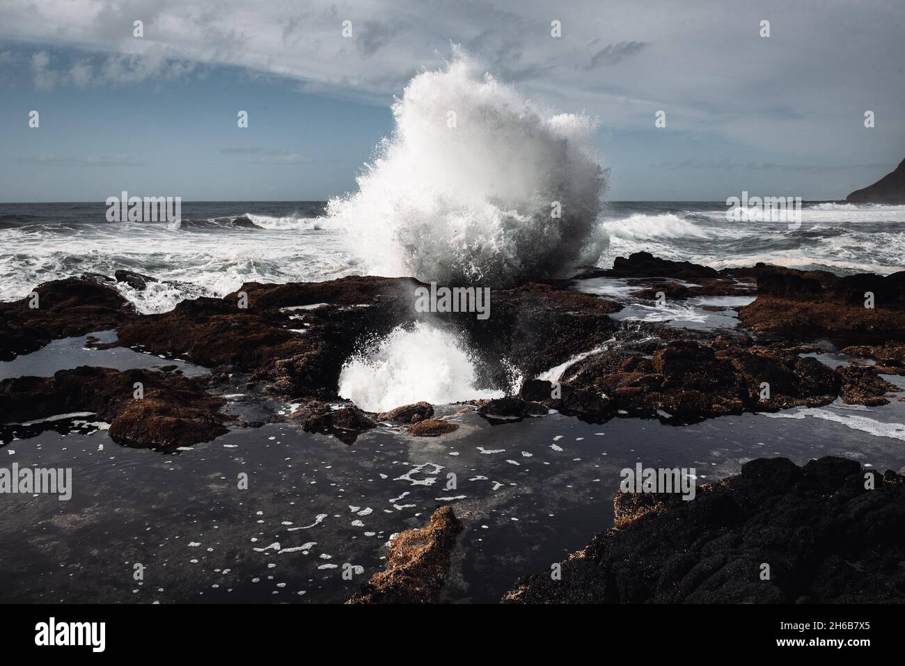 Beautiful sunset strong wave hi-res stock photography and images - Alamy