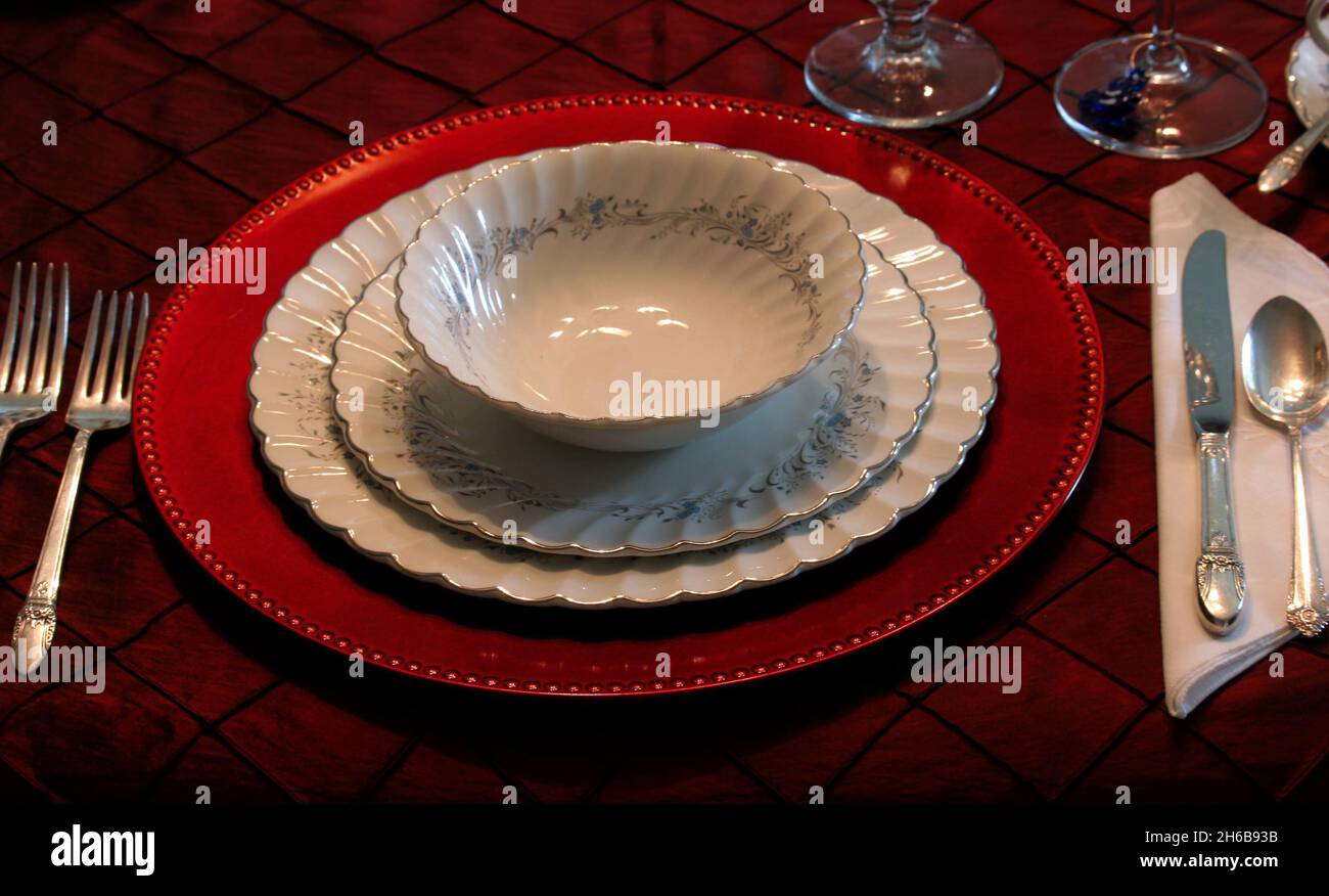 Fine china setting hi-res stock photography and images - Alamy