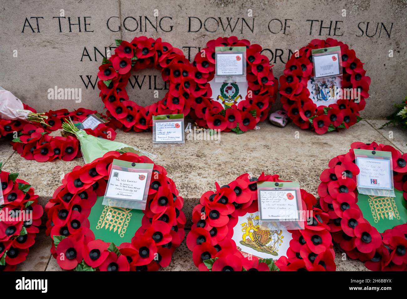 Commemoration remembering remembrance tribute hi-res stock photography ...