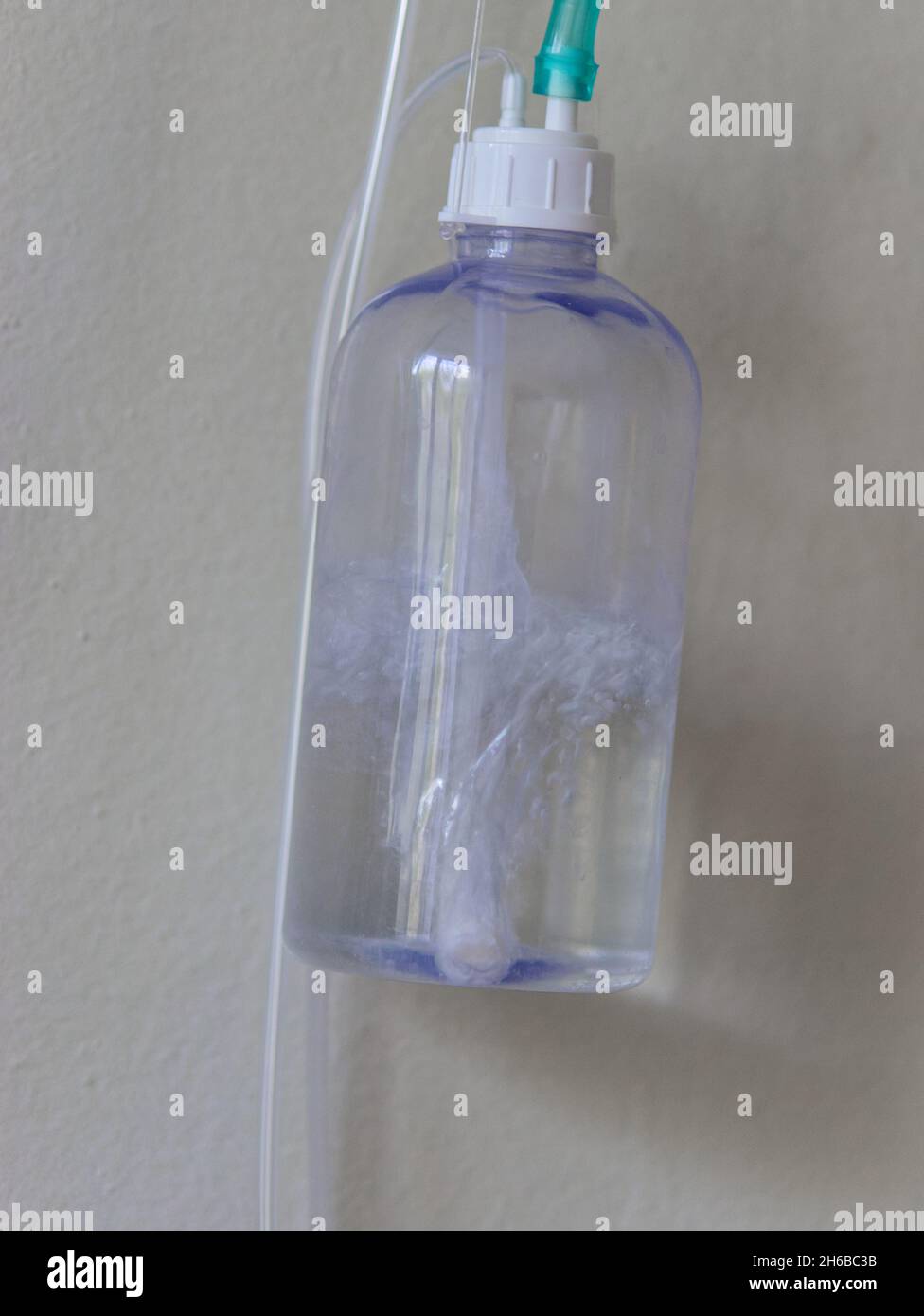 Intensive care unit. Humidifier of supplied gas from hospital oxygen ...