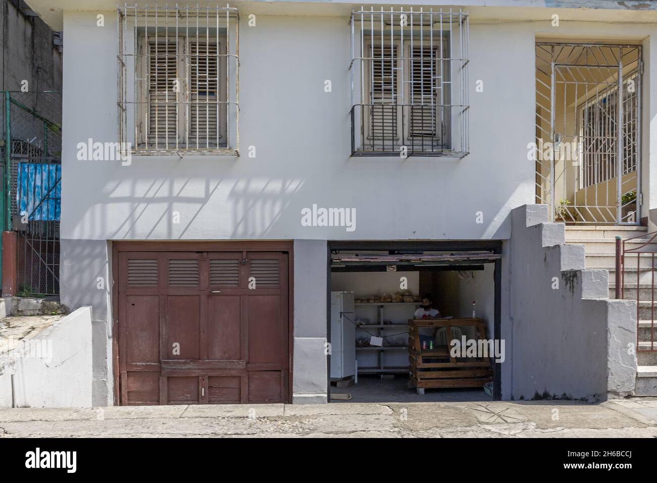 Garage havana cuba hi-res stock photography and images - Alamy