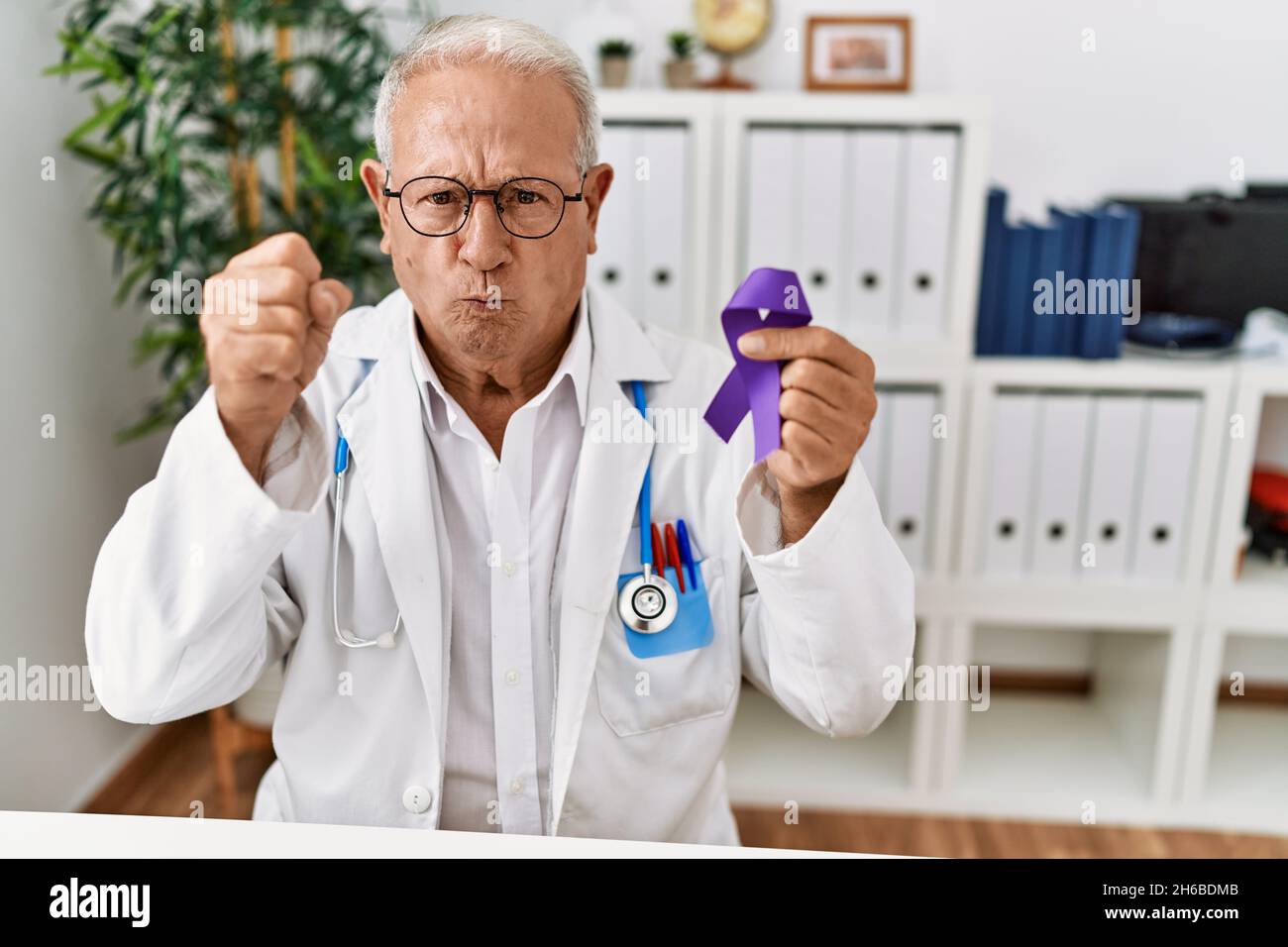 Male doctor yelling hi-res stock photography and images - Alamy