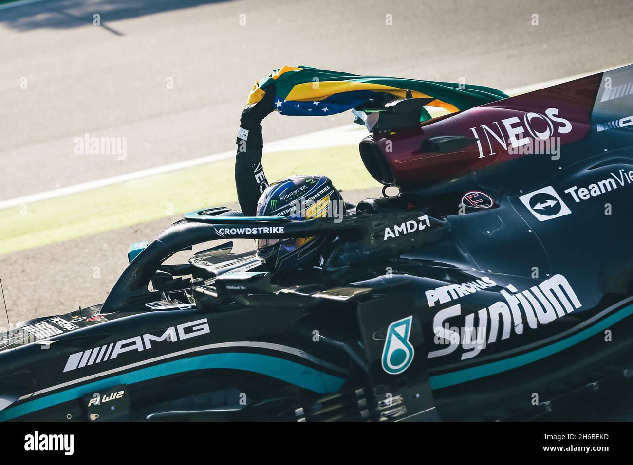 Lewis hamilton brazilian flag 2021 hi-res stock photography and images ...