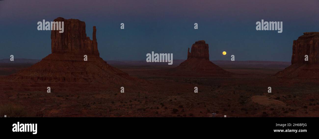 Full Moon Over Monument Valley Moonrise Over Monument Valley Stock