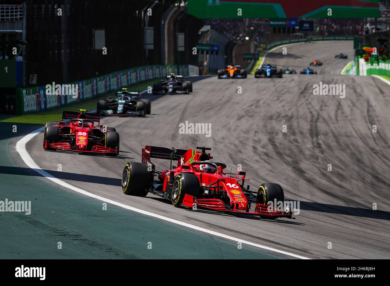 16 LECLERC Charles (mco), Scuderia Ferrari SF21, 55 SAINZ Carlos (spa), Scuderia Ferrari SF21 ...