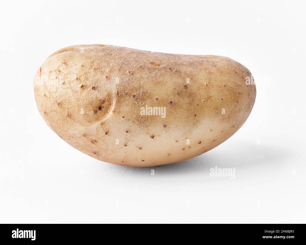 SIngle potato isolated on a white background Stock Photo - Alamy