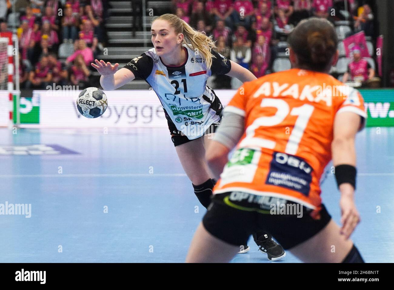 Odense, Denmark. 14th Nov, 2021. Ragnhild Valle Dahl (21) of Vipers ...