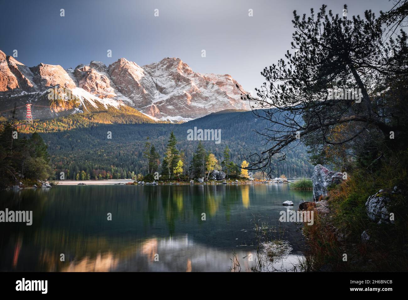 The beautiful scenery of Eibsee Lake with Wetterstein Mountains in ...