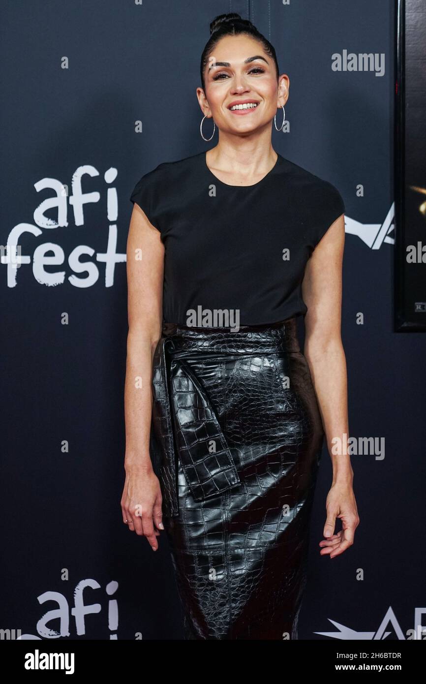 Full length smiling film premiere red carpet short skirt hi-res stock ...