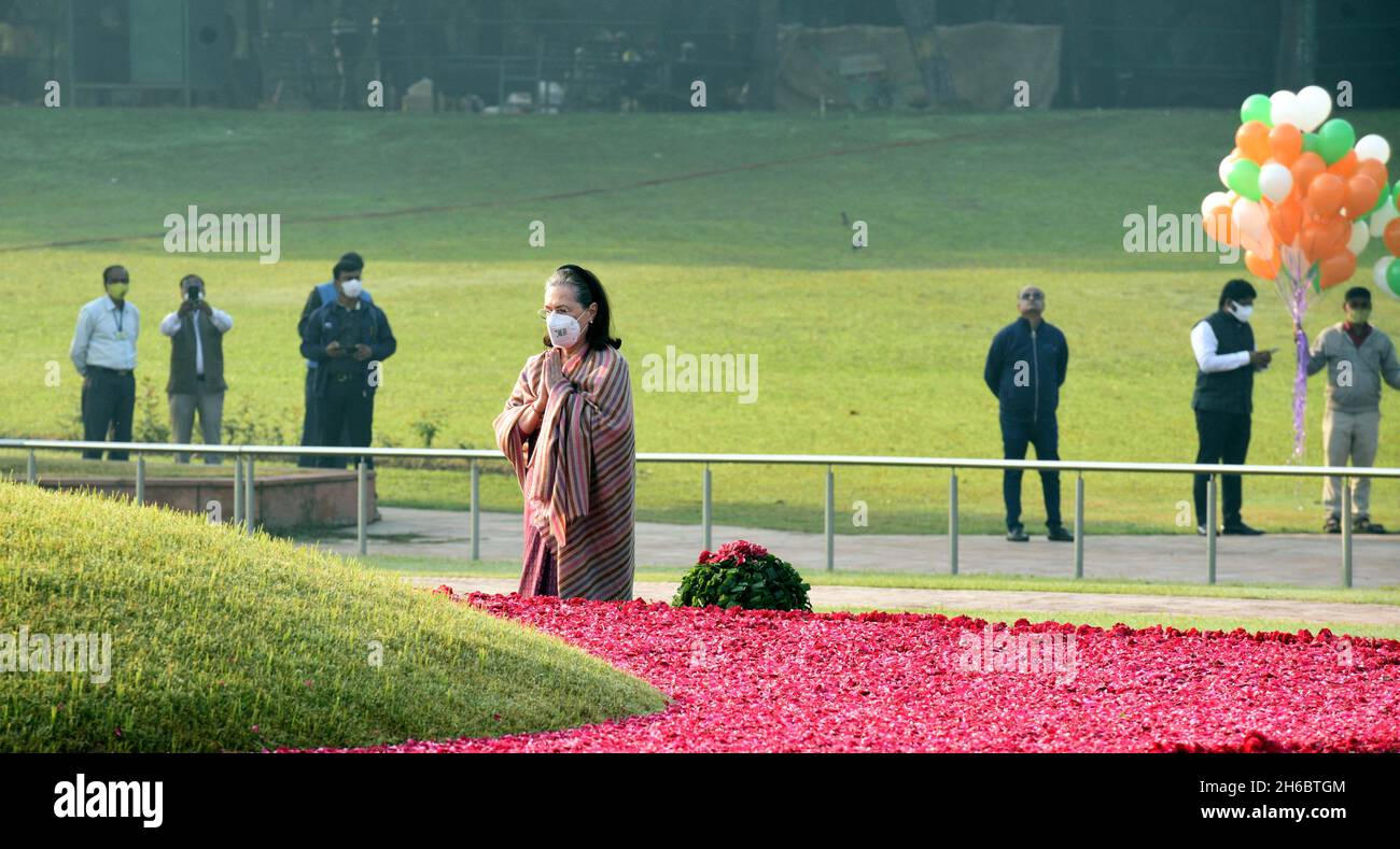 NEW DELHI, INDIA - NOVEMBER 14: Congress leader Sonia Gandhi pays ...
