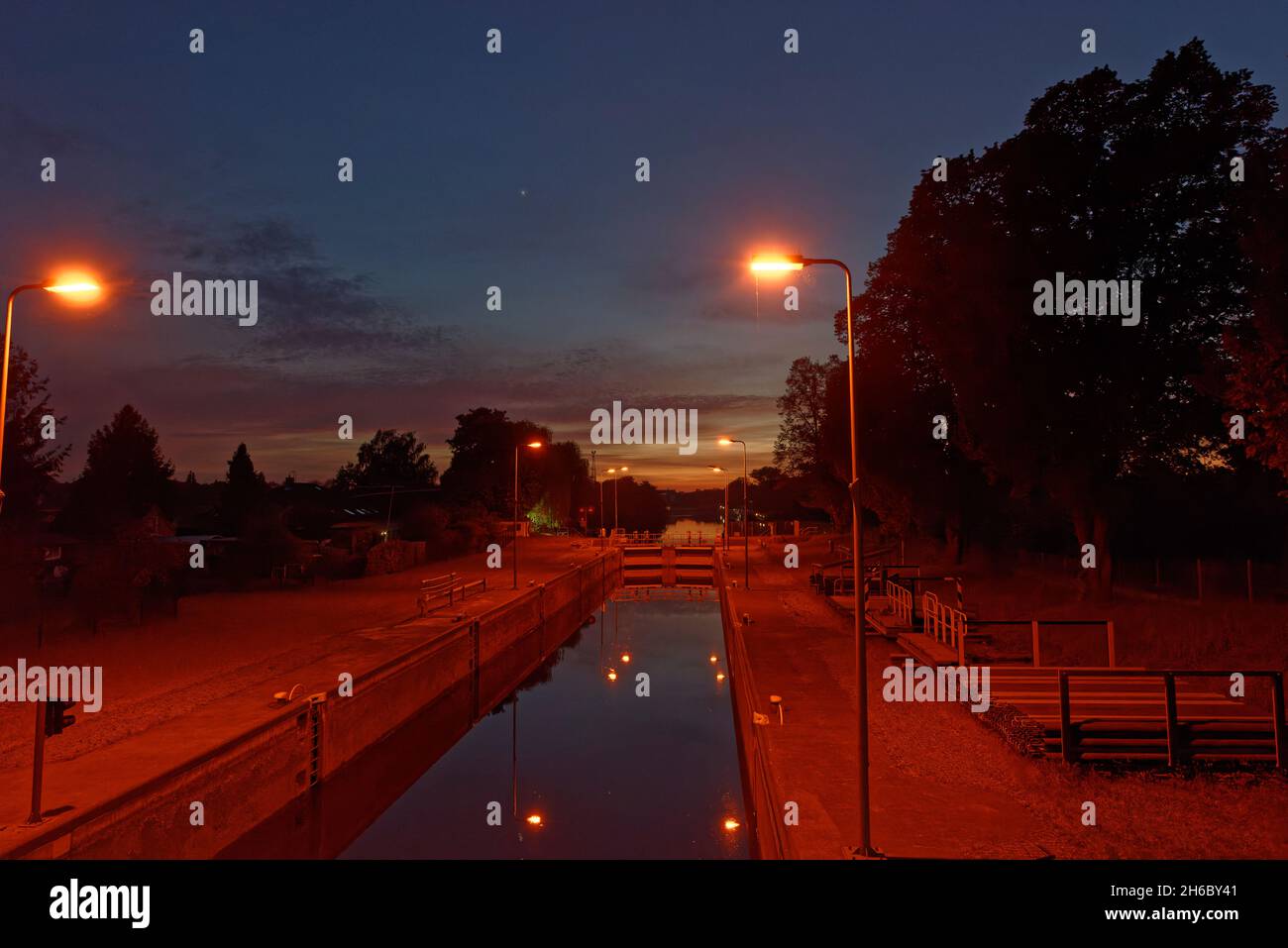 Zentrum party hi-res stock photography and images - Alamy