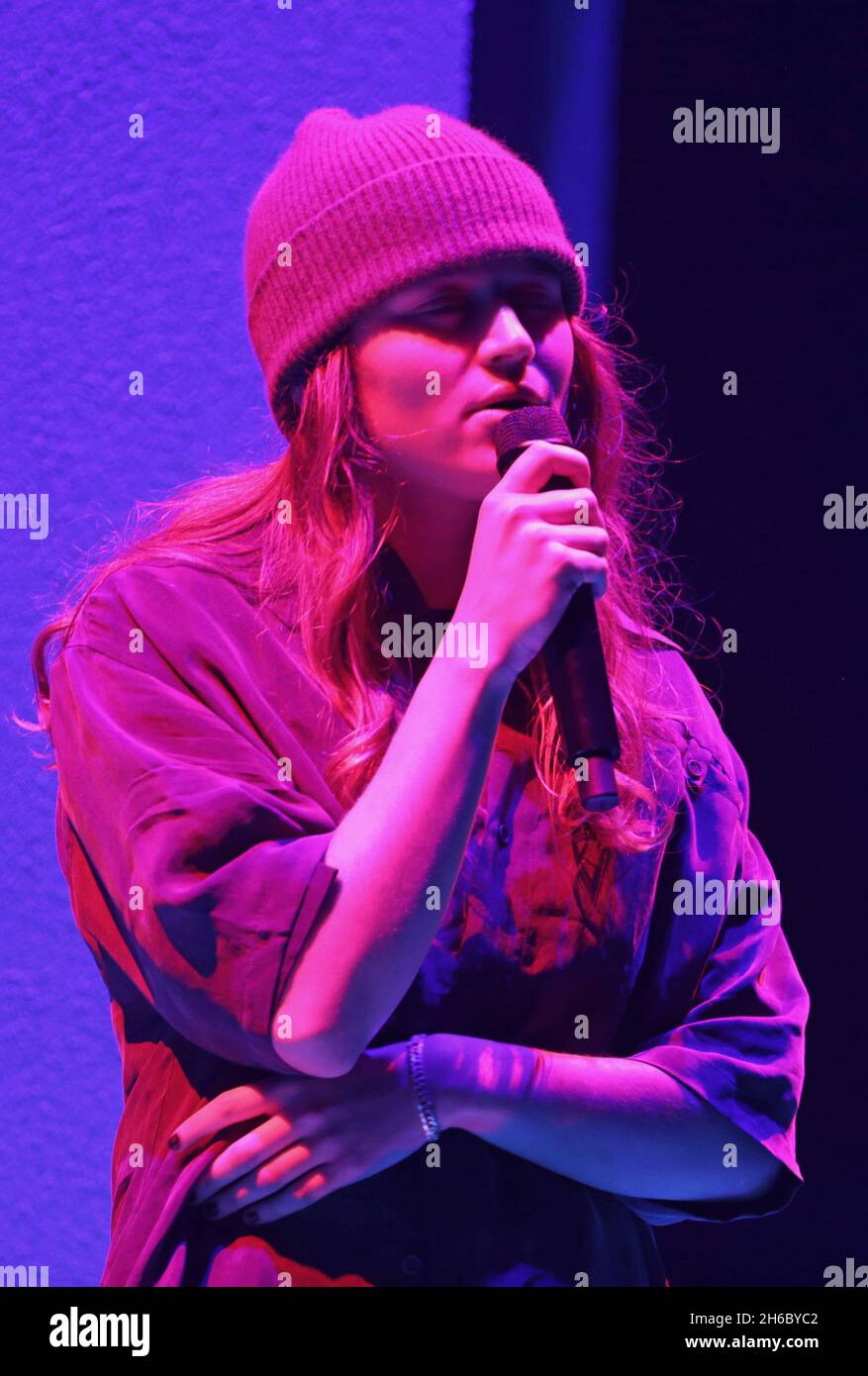 Mtv girl hi-res stock photography and images - Alamy
