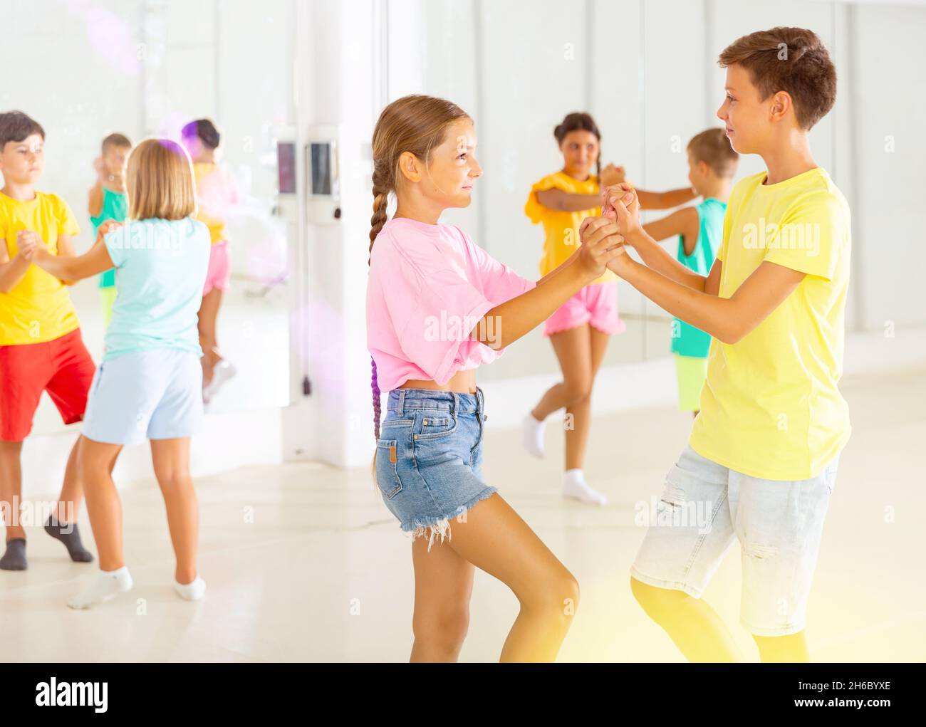 Preteen couple hi-res stock photography and images - Alamy