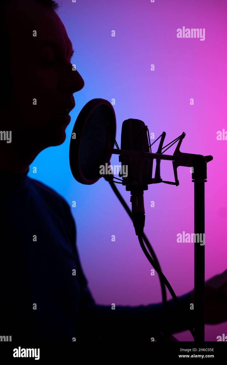 Voice over artist in booth hi-res stock photography and images - Alamy