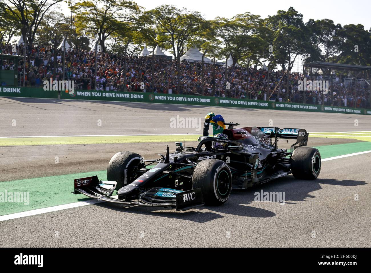 Lewis hamilton brazilian flag 2021 hi-res stock photography and images ...