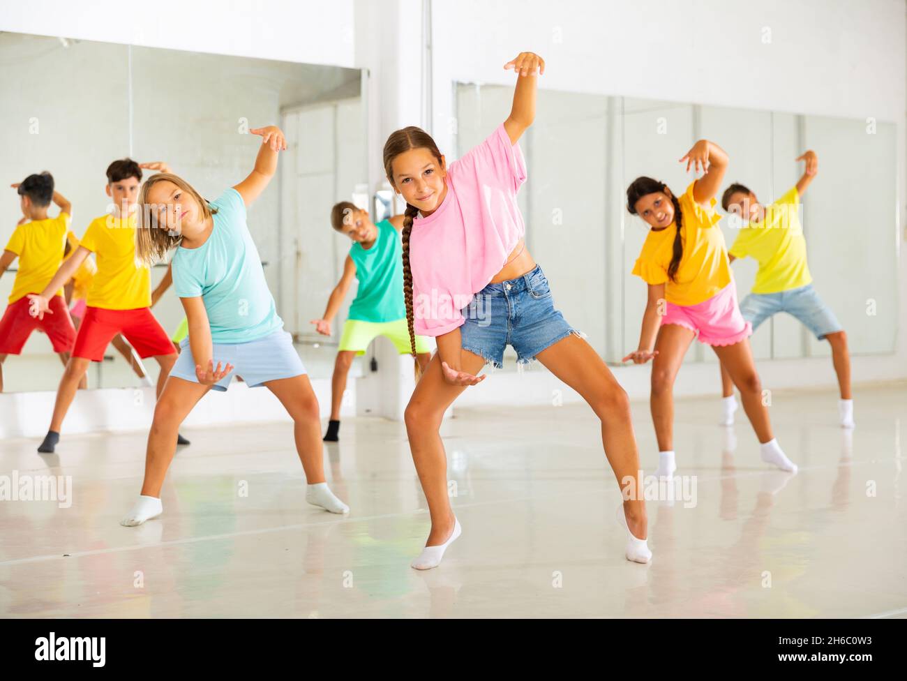Group of kids training modern dance moves Stock Photo - Alamy