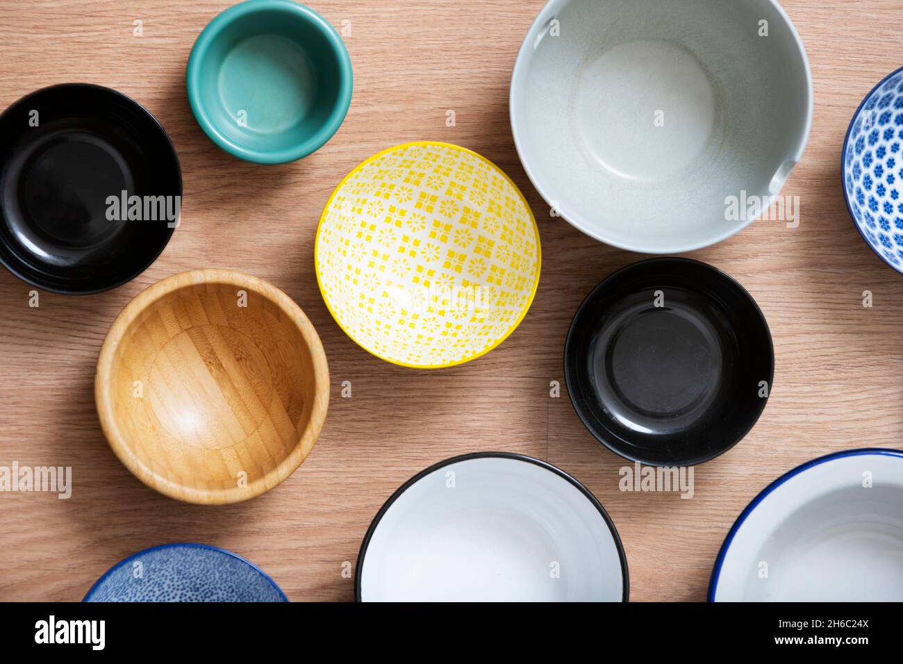 Set different clean dishware hi-res stock photography and images - Alamy