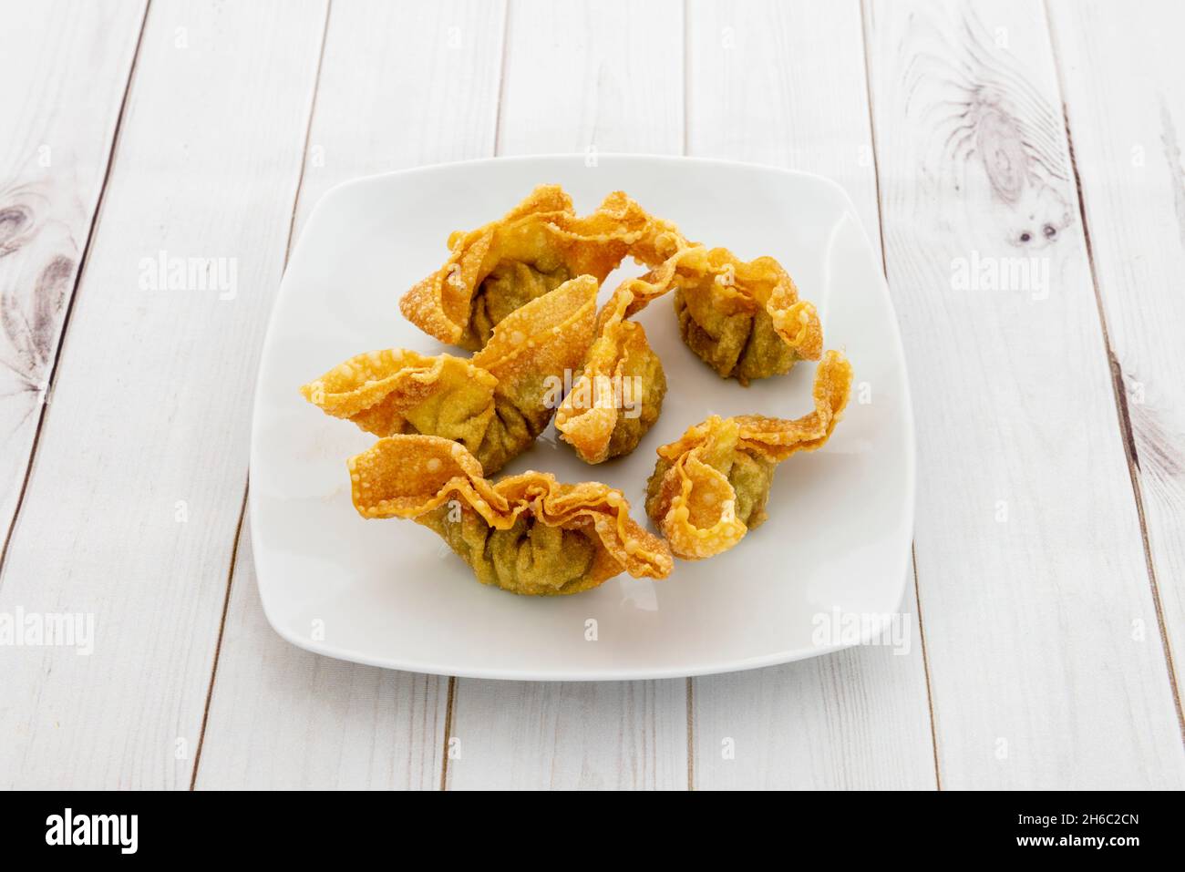 Wantan chips hi-res stock photography and images - Alamy