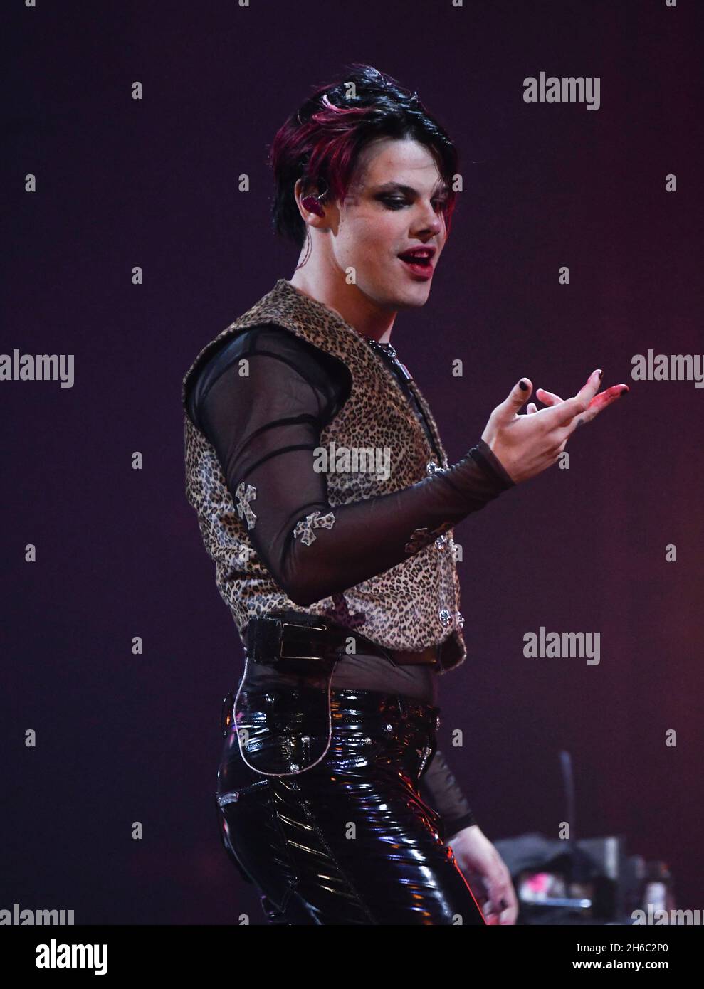 Yungblud On Stage Hi Res Stock Photography And Images Alamy