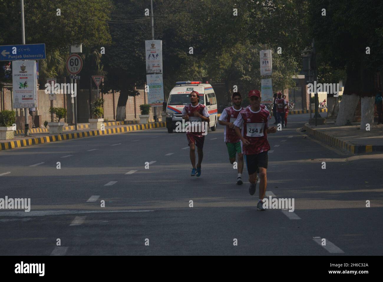 Lahore, Pakistan. 14th Nov, 2021. Pakistani students participating in a ...