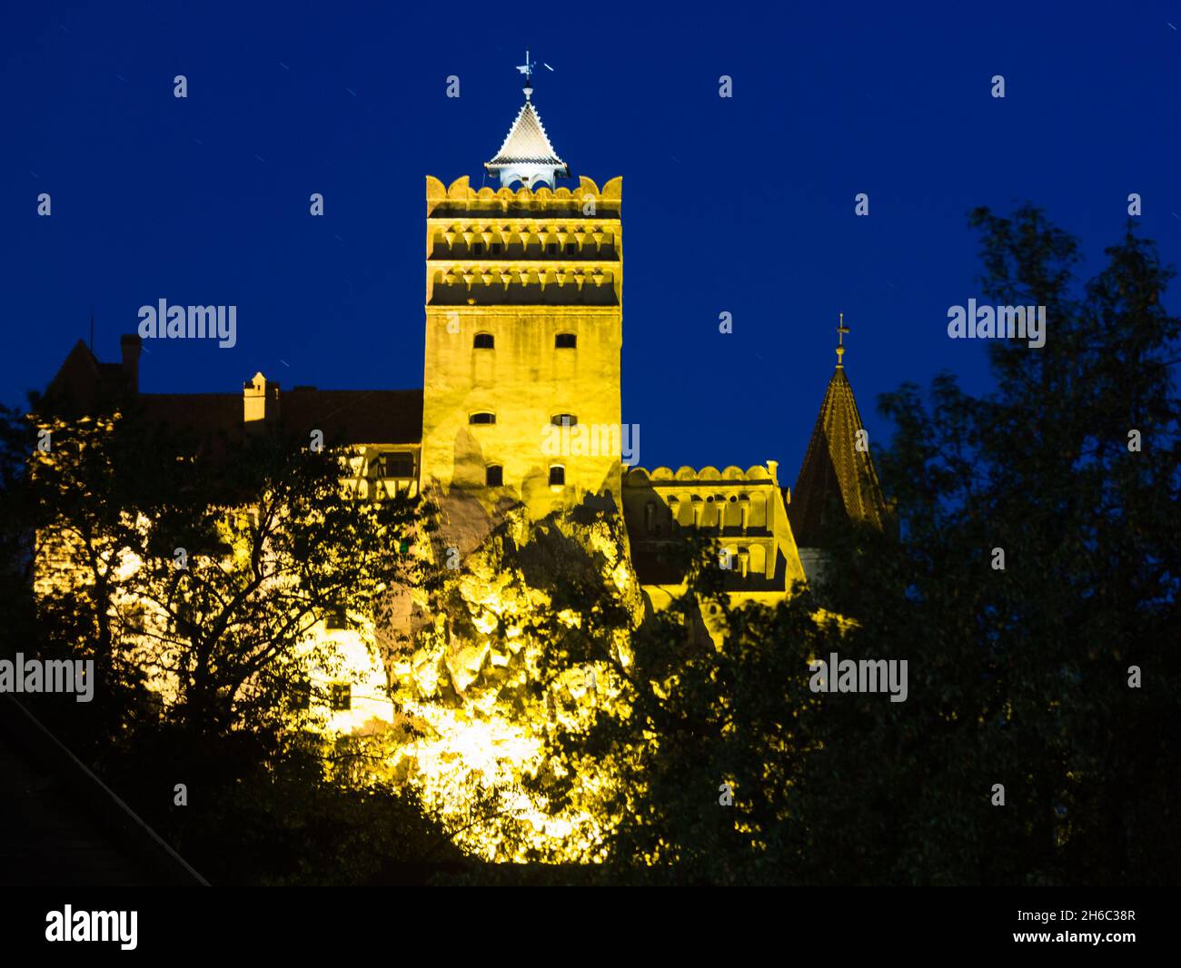 Facade medieval bran castle hi-res stock photography and images - Alamy