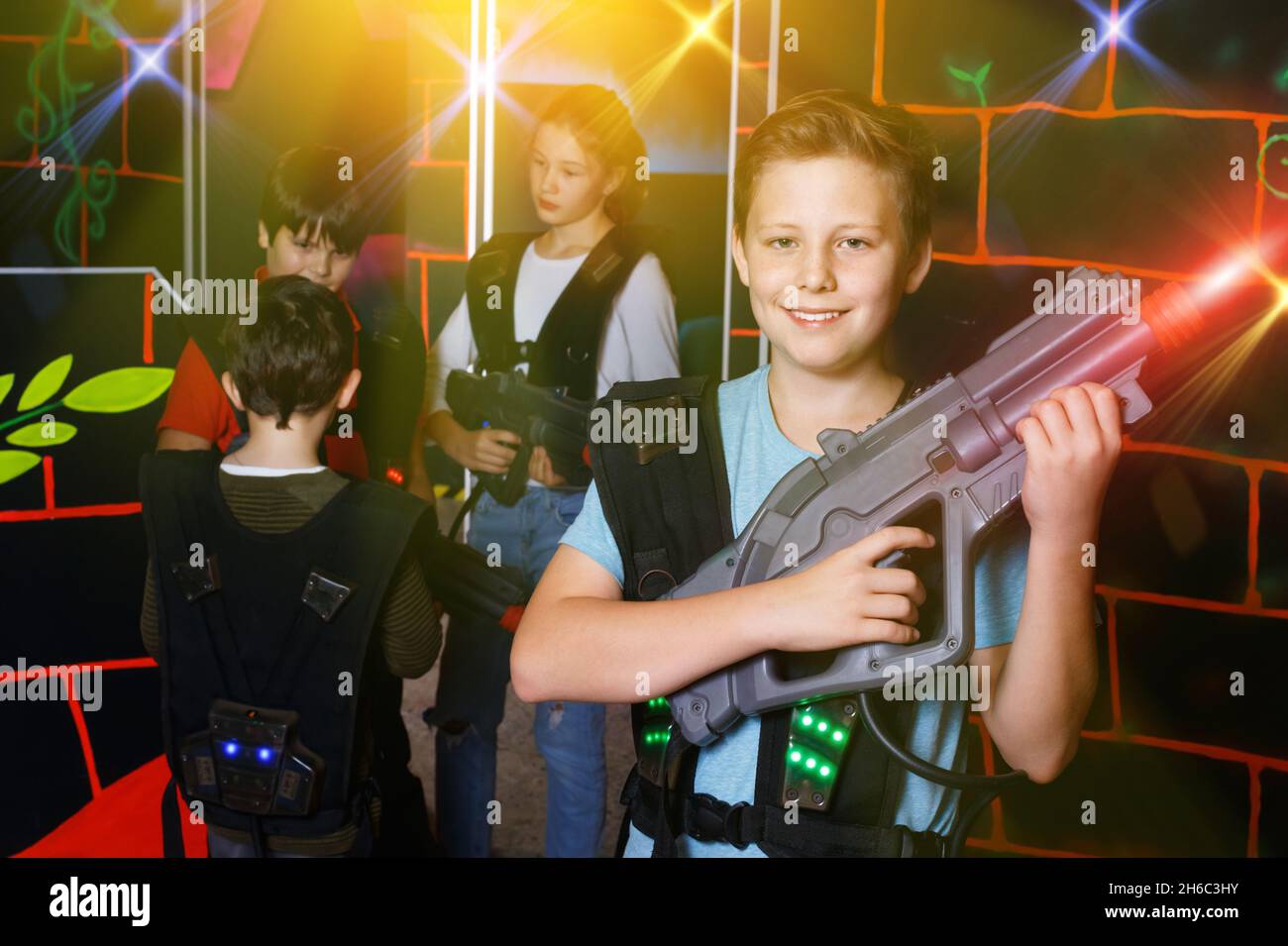 Portrait of preteen boy with laser pistol posing in laser tag la Stock ...
