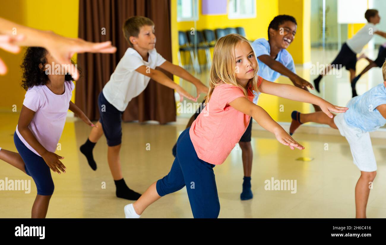 Elementary school classroom dancing hi-res stock photography and images ...