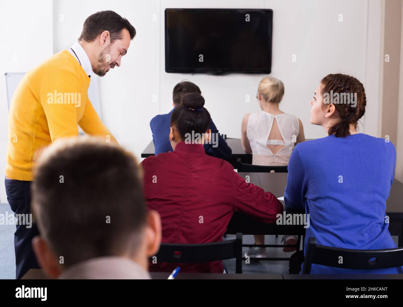 Teacher explaining difficult problem to student Stock Photo - Alamy