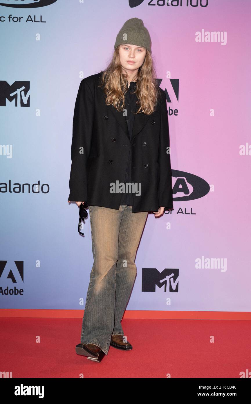 Mtv girl hi-res stock photography and images - Alamy