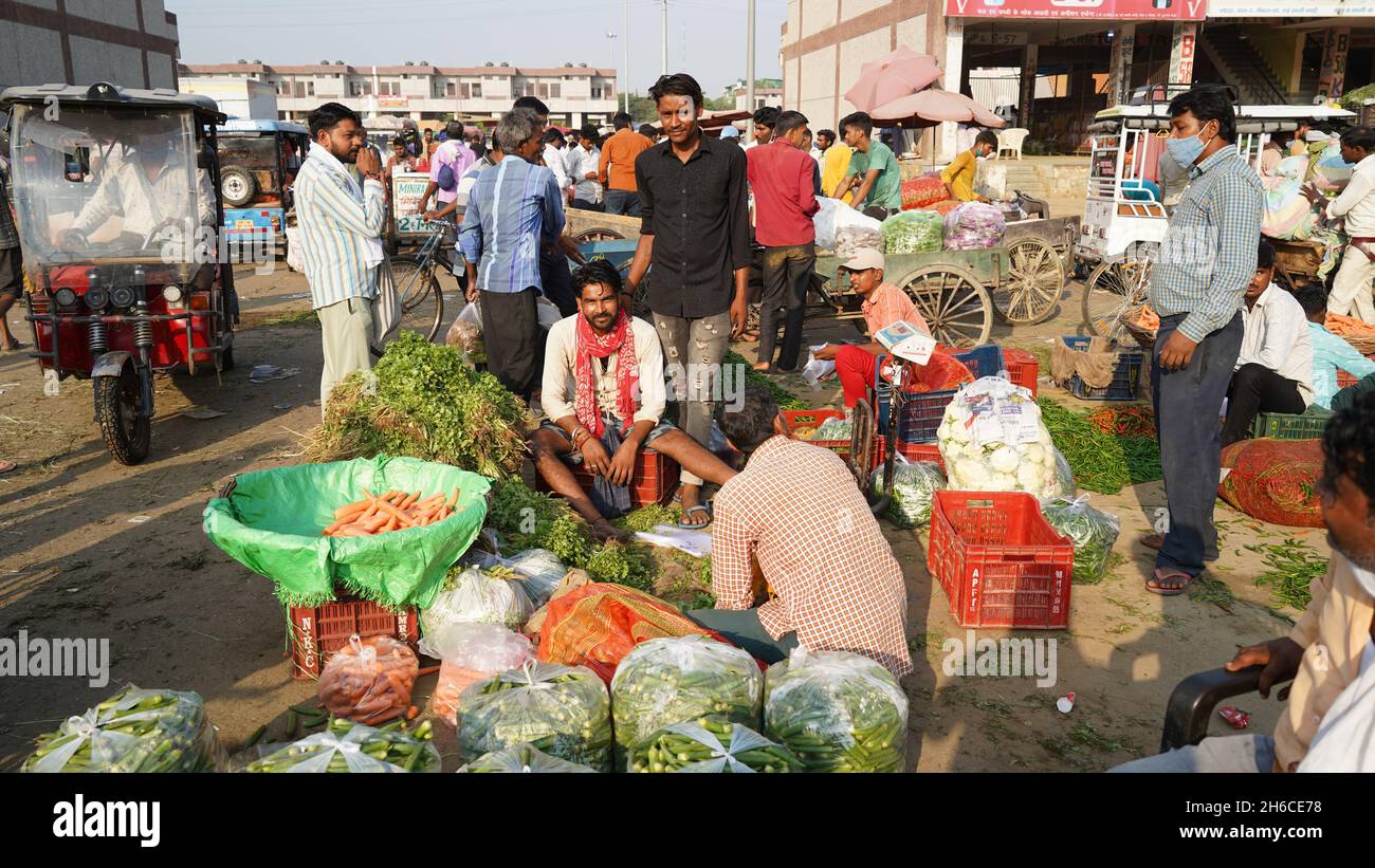 A friendly indian vendor weighing vegetables for a customer hi-res stock photography and images ...