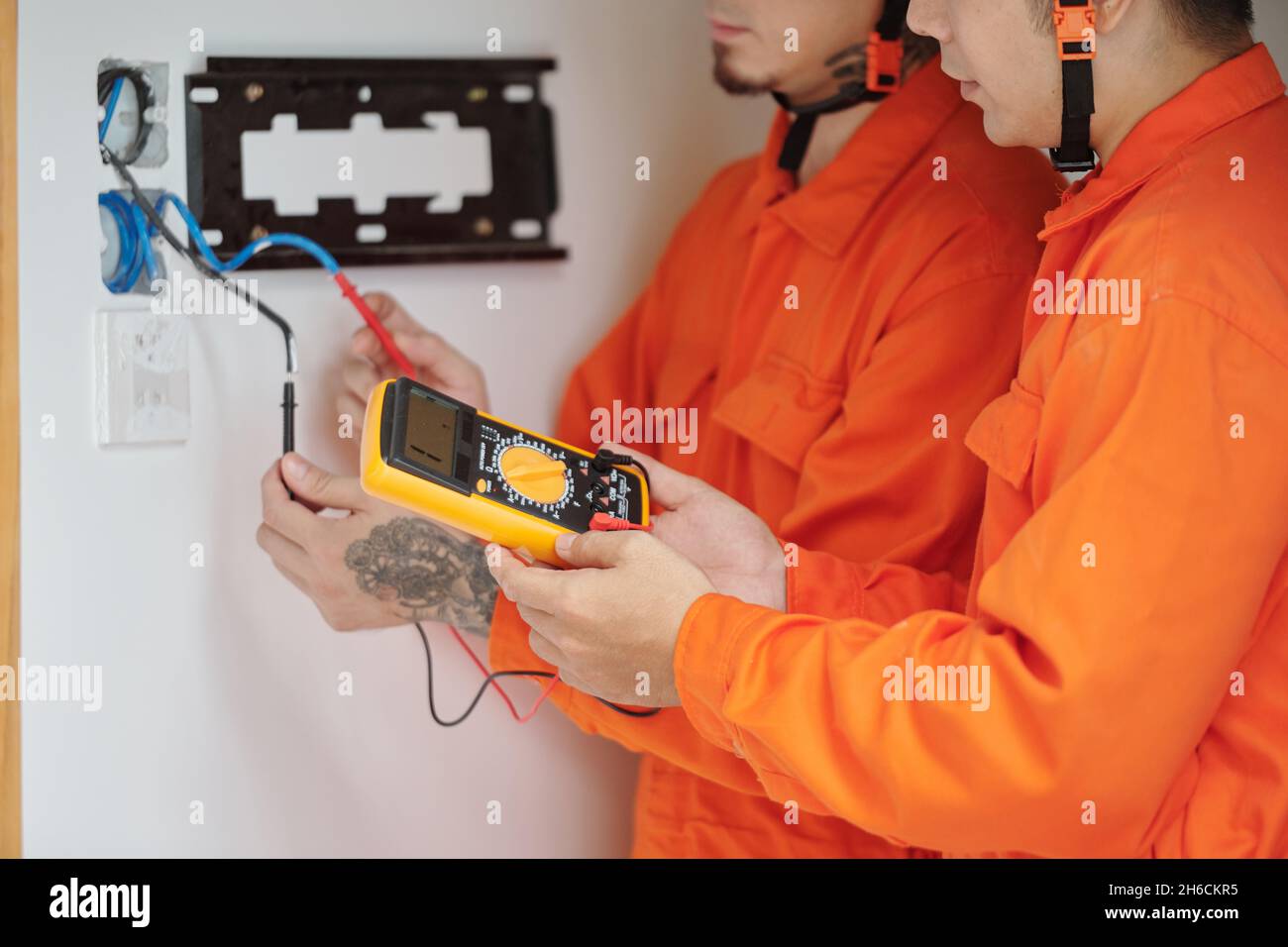 Electricians working construction site hi-res stock photography and ...