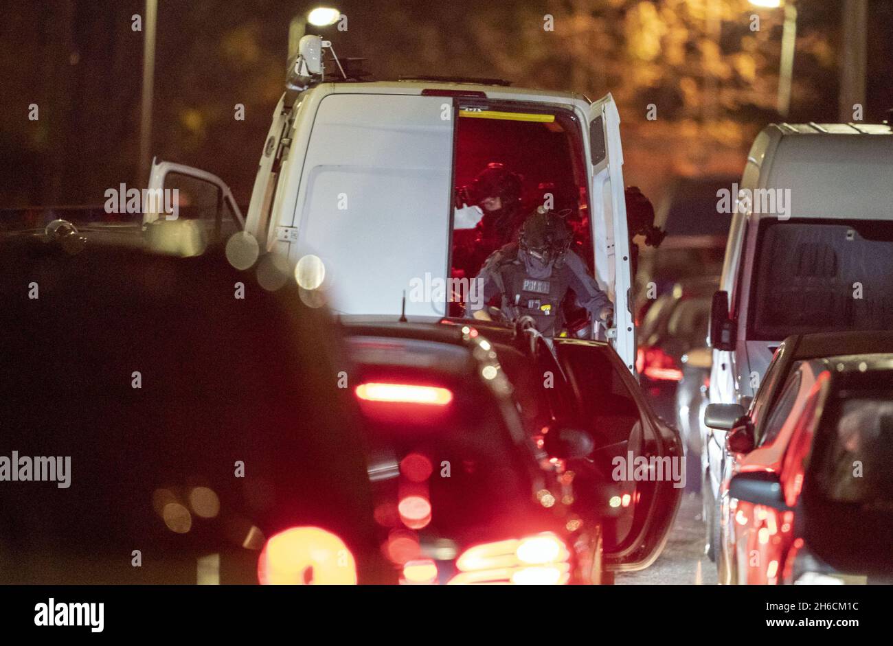 Police door breaching hi-res stock photography and images - Alamy